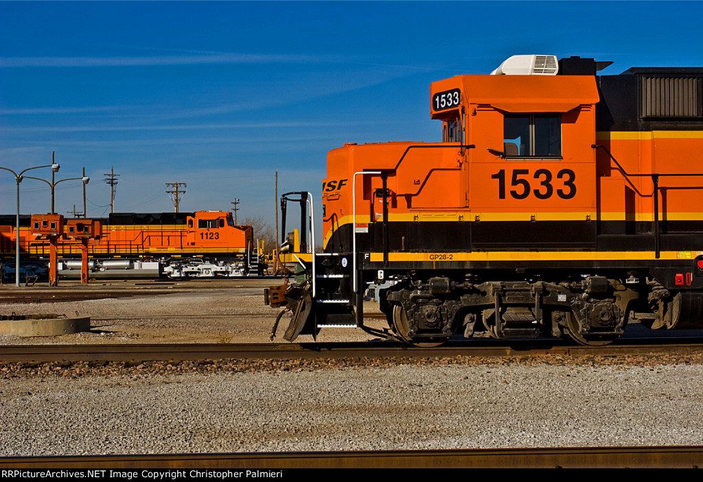 BNSF 1123 and BNSF 1533